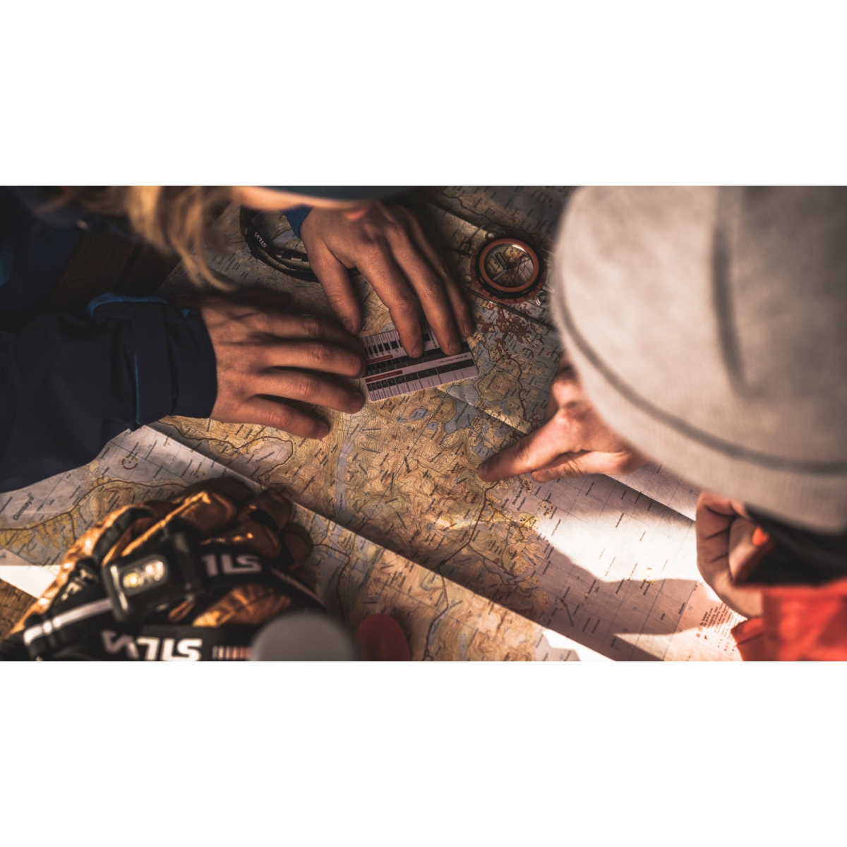 Kompas mapowy turystyczny busola SILVA FIELD | Aro Broń